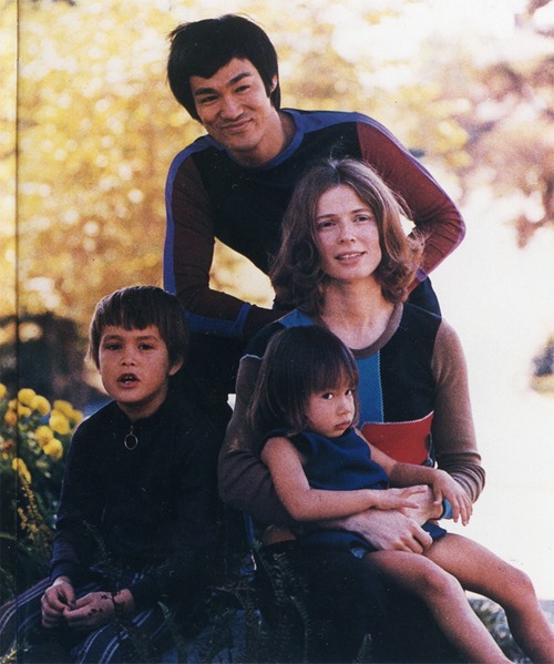 Bruce Lee With His Wife Linda Son Brandon And Daughter Shannon 1972 