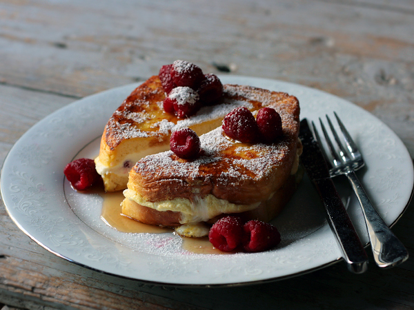 Toasted banana bread with vanilla ricotta & raspberries